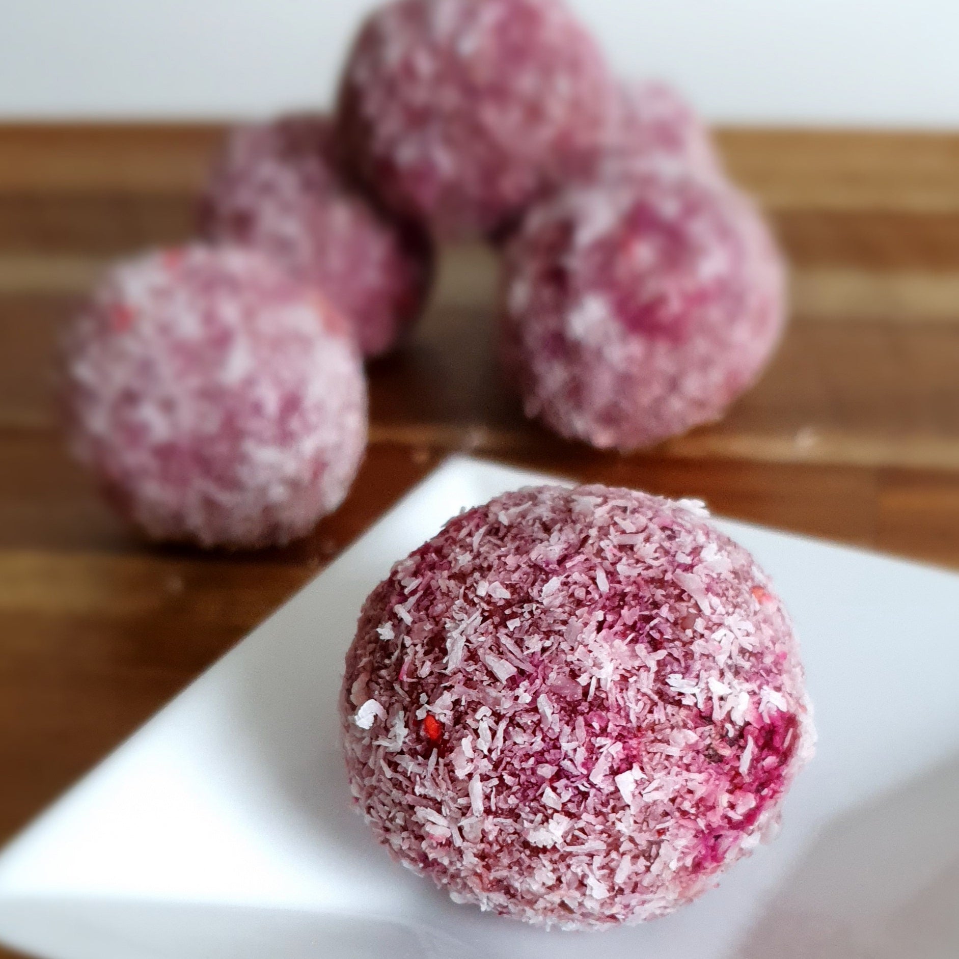 Raw rasp beet energy balls – Rawliciousnz